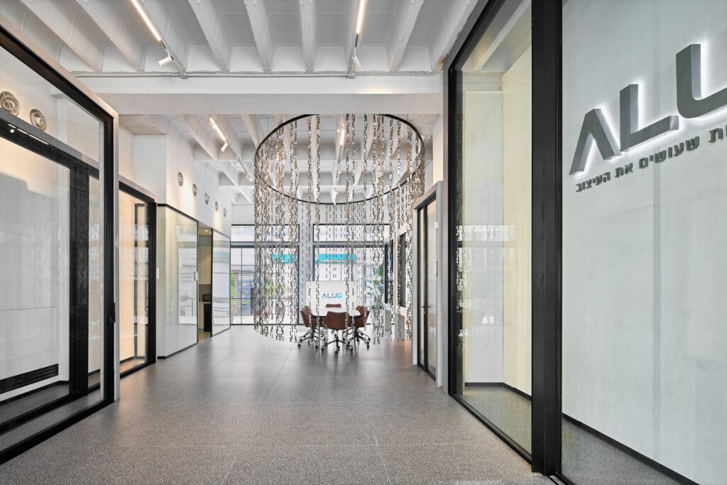 אולם תצוגה אלוג'י הרצליה פיתוח - Alug